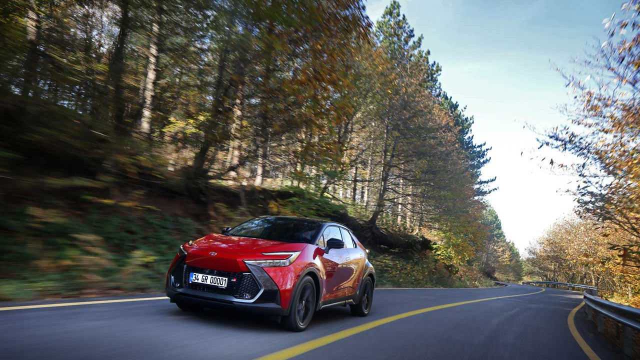 Toyota C-HR Hybrid GR SPORT'u tanıttı, fiyatını duyurdu
