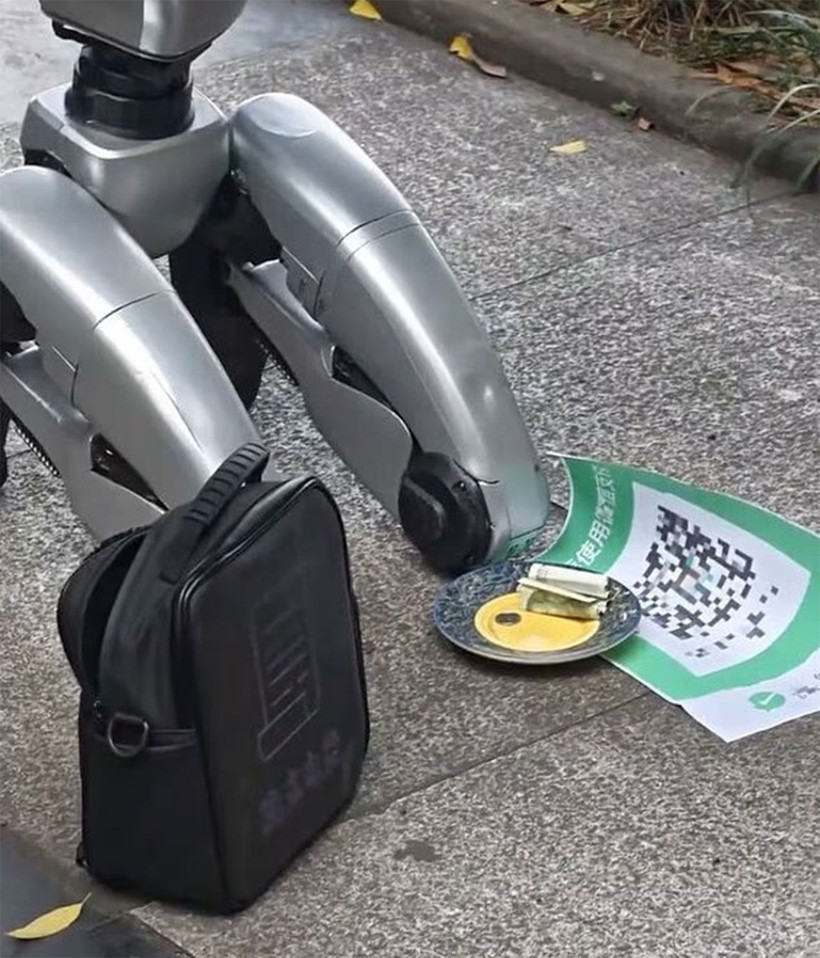 Çin'de sokakta dilenen insansı robot sosyal medyada gündem oldu